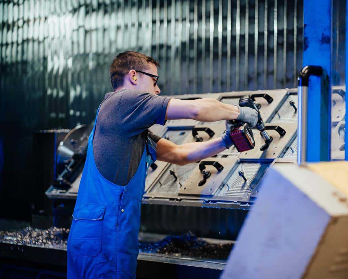 Cutting machine operator CNC milling (m/f/d)